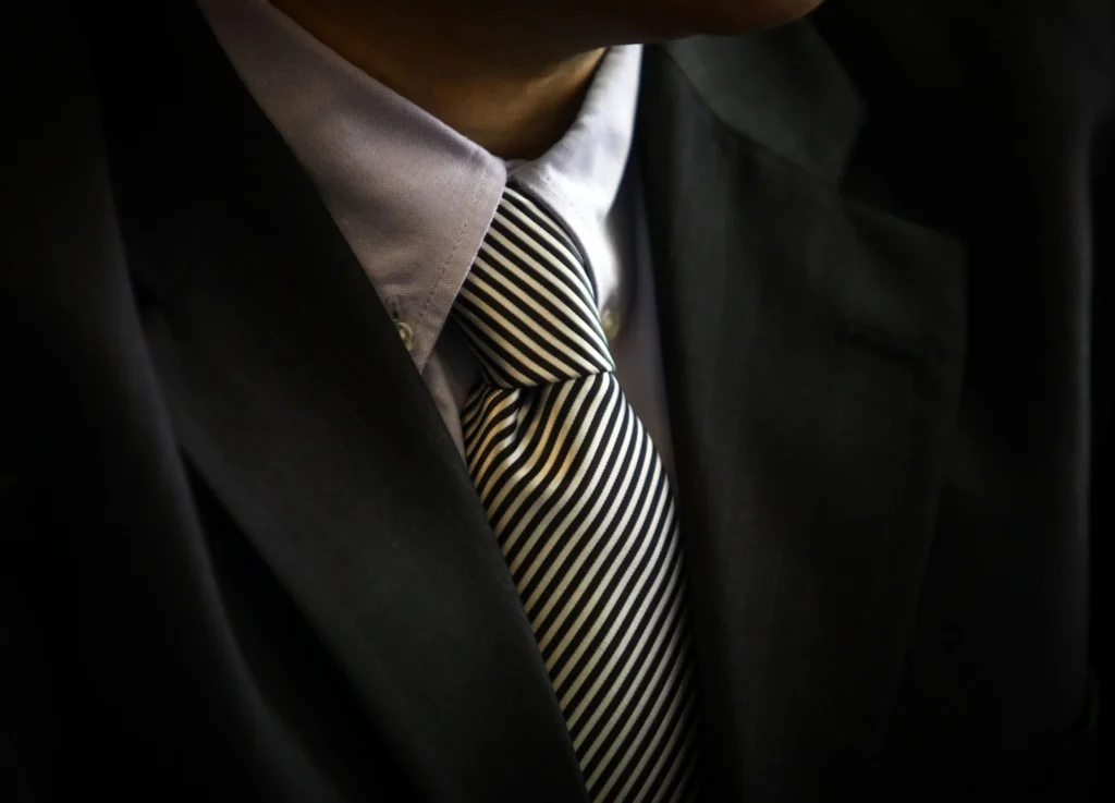 How To Tie A Tie | Pulse Productions Inc.